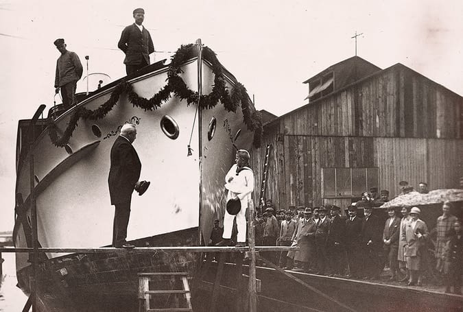 Pioneering motor yacht and shipbuilding history