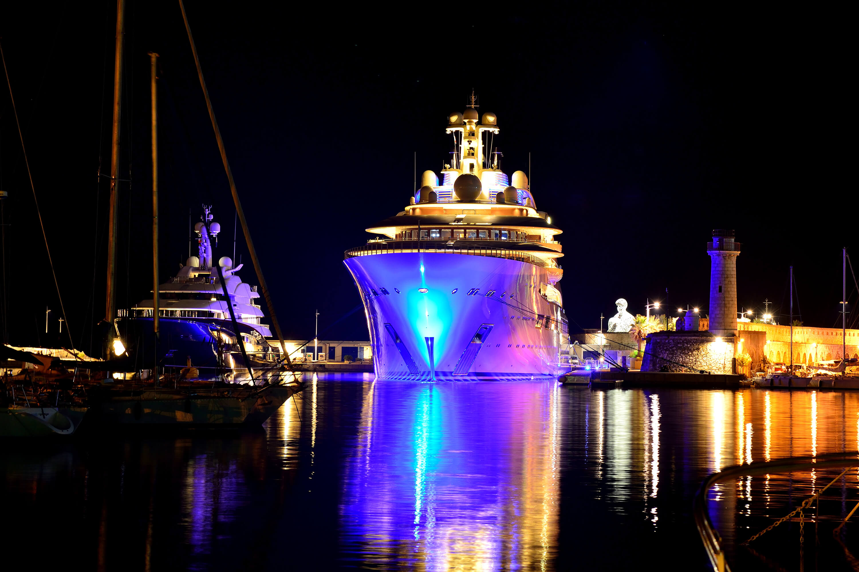 World’s largest-ever bespoke superyacht Dilbar