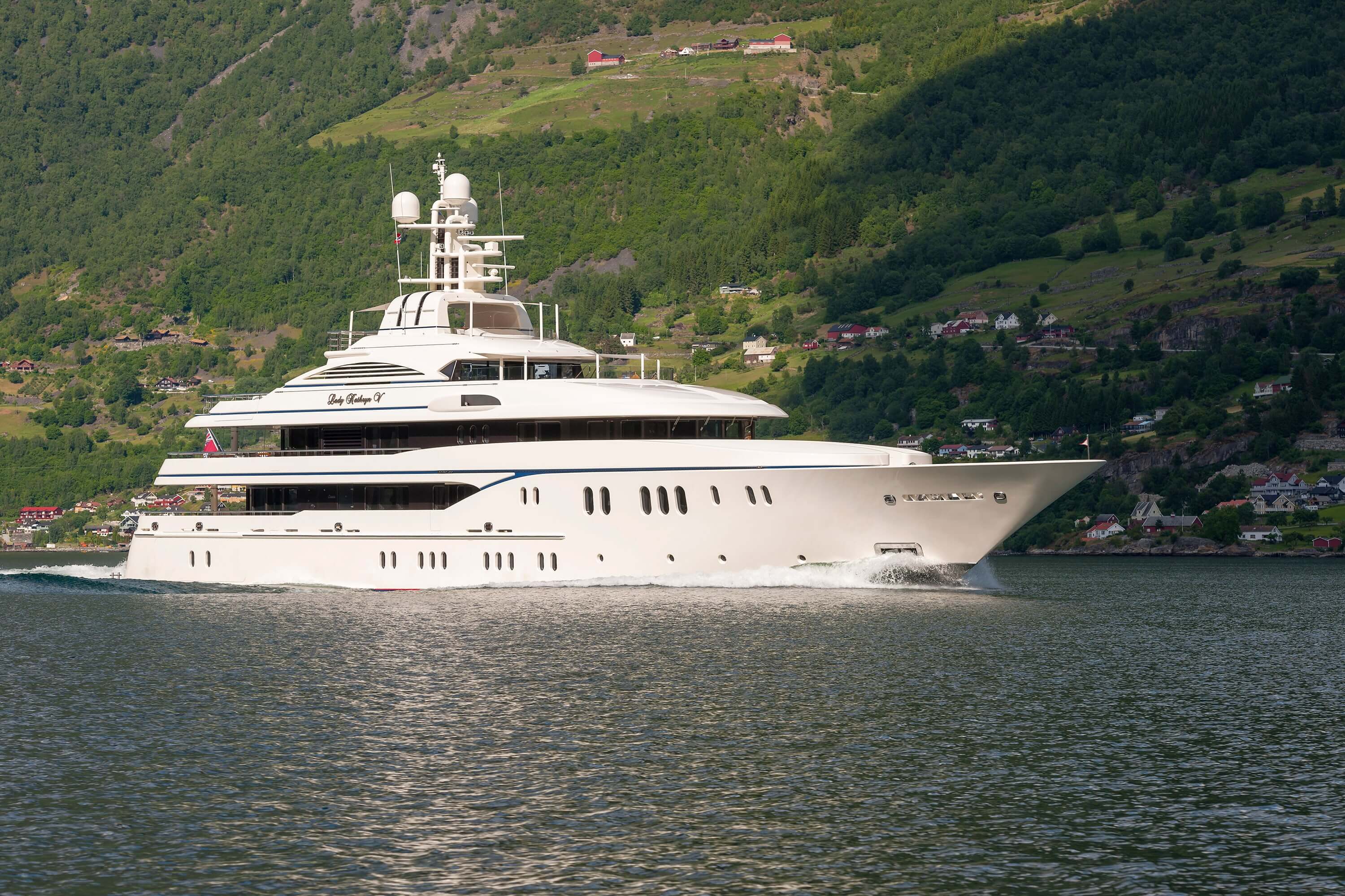 Bespoke luxury motor yacht Lady Kathryn V