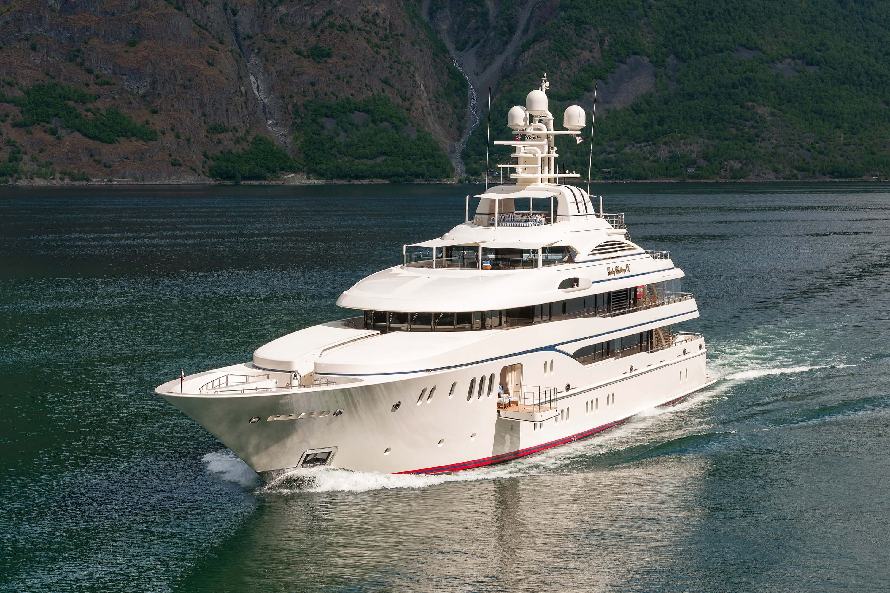 Bespoke luxury motor yacht Lady Kathryn V