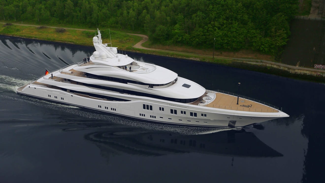 Bespoke luxury mega yacht Lady Lara